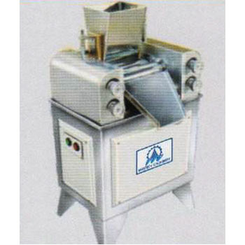 Triple Roller Mill Machine - Mastech Machinery, Gujarat