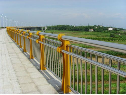 Grey Powder Coated Road Side Railing, for Walk Ways at Best Price in ...