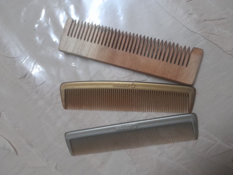 Sharp Industries in Delhi - Retailer of lice combs & pocket combs
