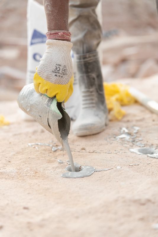 Rock Breaking Chemical Powder For Stone/Concrete Cracking, Roadworks at ...