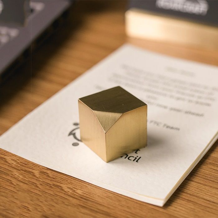 Plain Brass Cube Paper Weight 2 X 2 Cm For Home Decor, Office at Best ...
