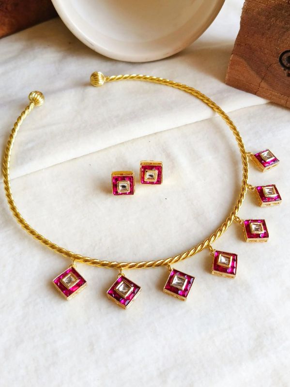 Handmade Gold-Plated Kundan Women Hasli Set With Stud Earrings at Rs ...