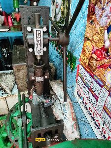 Hand Moulding Machine Latest Price from Manufacturers, Suppliers & Traders